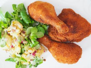 Wiener Backhendl mit Kartoffel-Vogerlsalat – Küchenereignisse