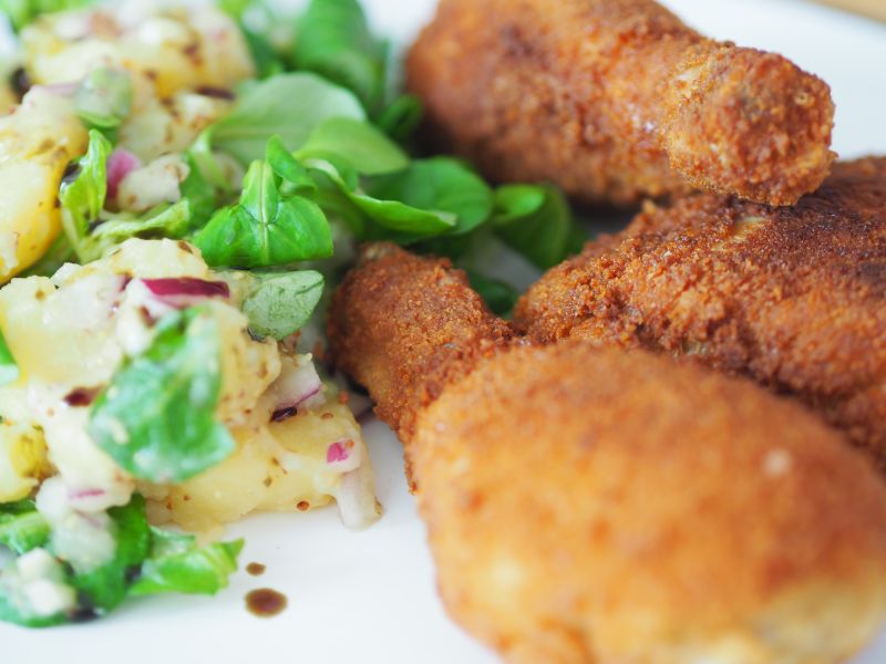 Wiener Backhendl mit Kartoffel-Vogerlsalat – Küchenereignisse