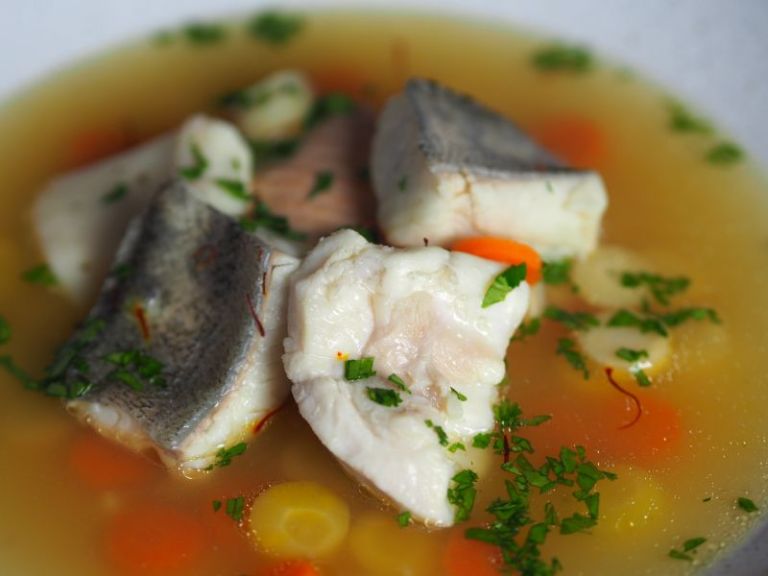 Klare Fischsuppe mit Safran – Küchenereignisse