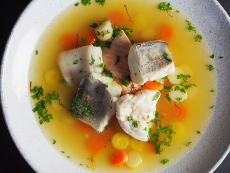 Klare Fischsuppe mit Safran – Küchenereignisse