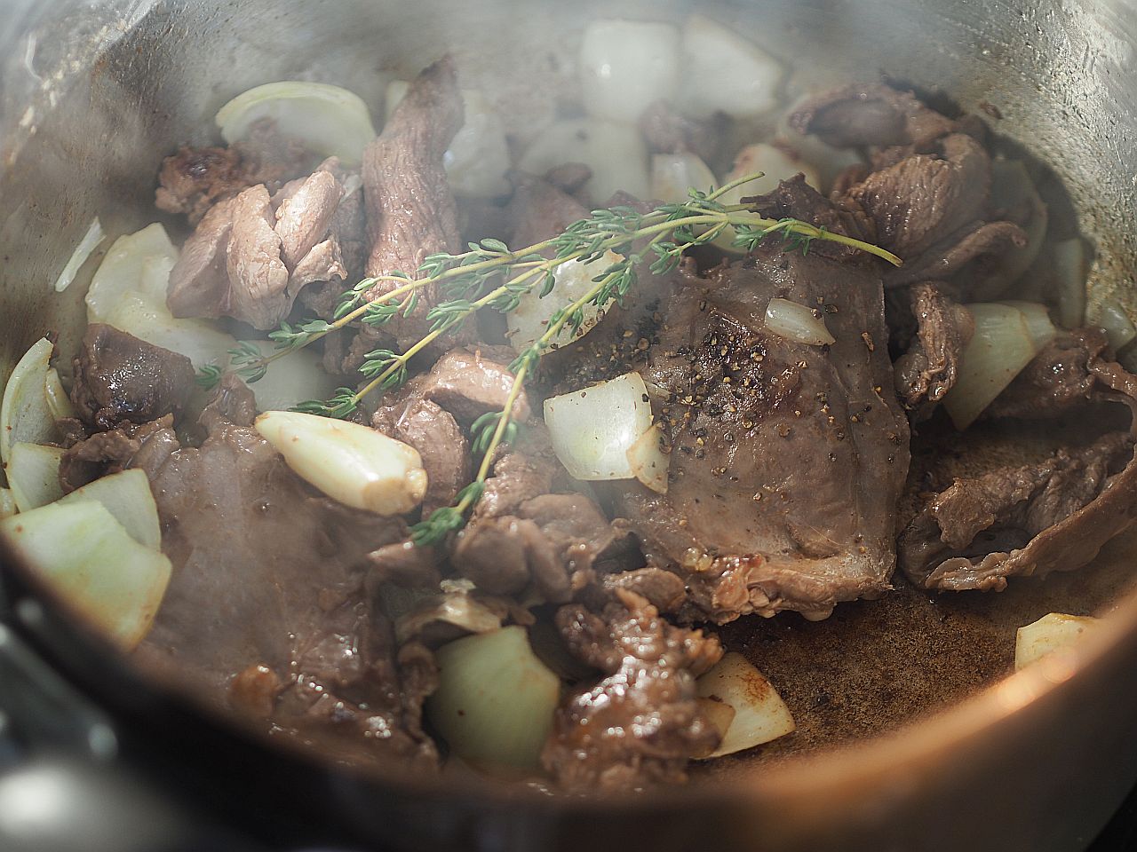 Süßsaure Hasenschulter mit Mangold – Küchenereignisse